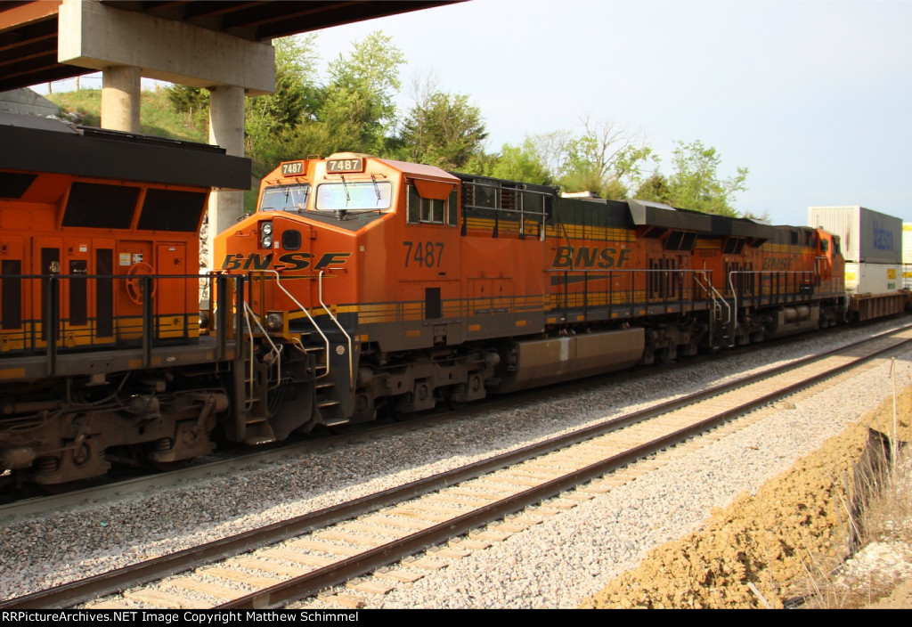 BNSF 7487
